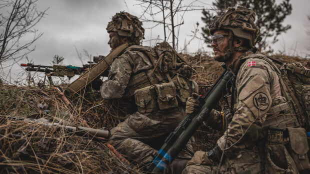 Phillip Kjær Luscombe: Med forsvarsforliget køber danske politikere sig ...